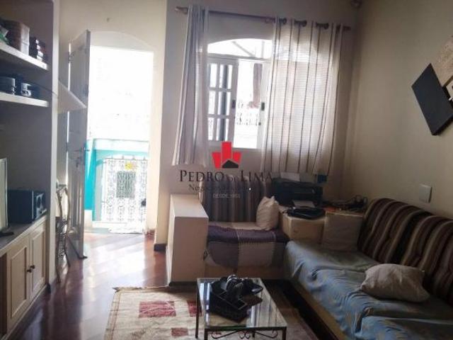 Casa assobradada, 2 dormitórios, 2 vagas e salão na Ponte Rasa