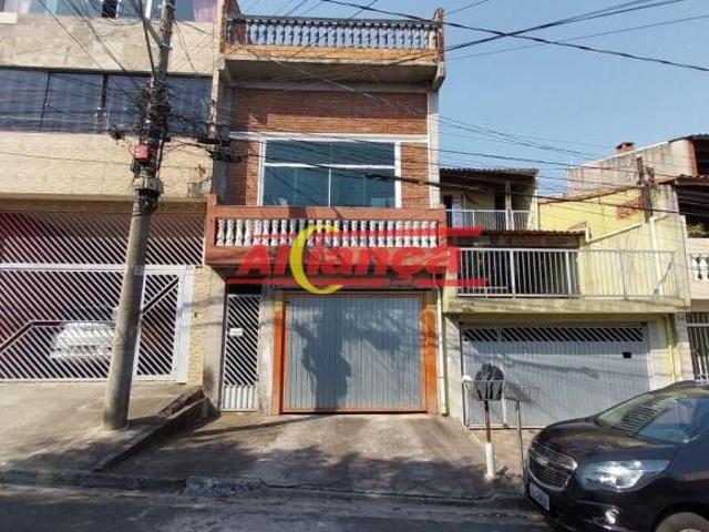 Casa assobradada, 3 dormitórios, 2 banheiros, 1 vaga no Continental II Guarulhos