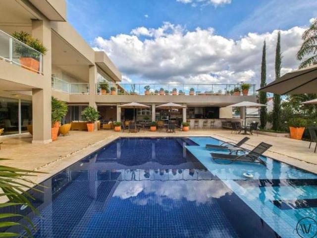 CASA ASSINATURA À VENDA NO LAGO SUL – QI 11 | SOFISTICAÇÃO, DESIGN E EXCLUSIVIDADE EM CADA DETALHE