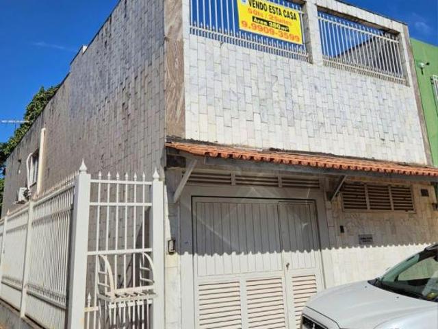 casa asul SHIGS 704 Bloco H 3 pavimentos subsolo 3 quartos pavimento 4 quartos