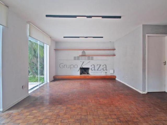 Casa Butantã 3 Dormitórios 289m²
