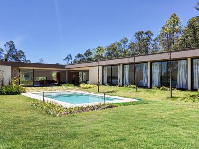 Casa Butiá Luxo e Exclusividade em 5 suítes, totalmente mobiliada