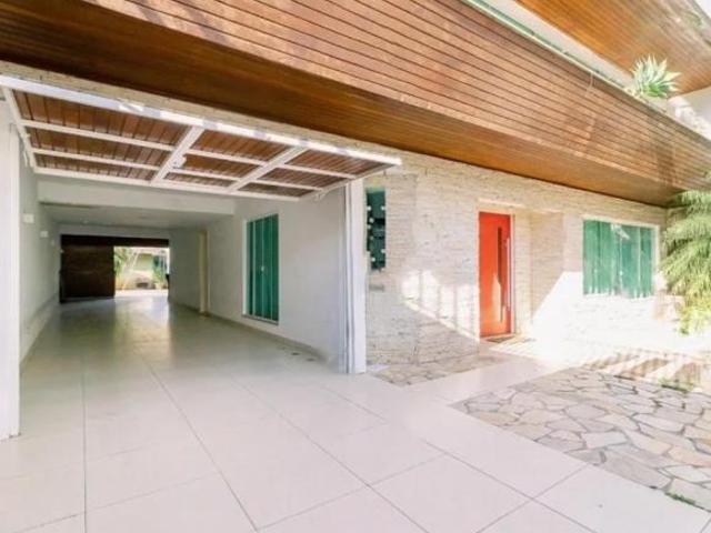 CASA BACACHERI 5 QUARTOS