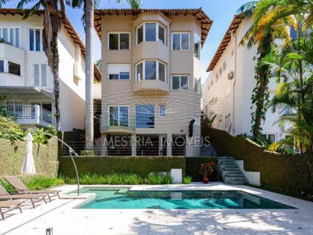 Casa bacana em condomínio exclusivo no Morumbi !