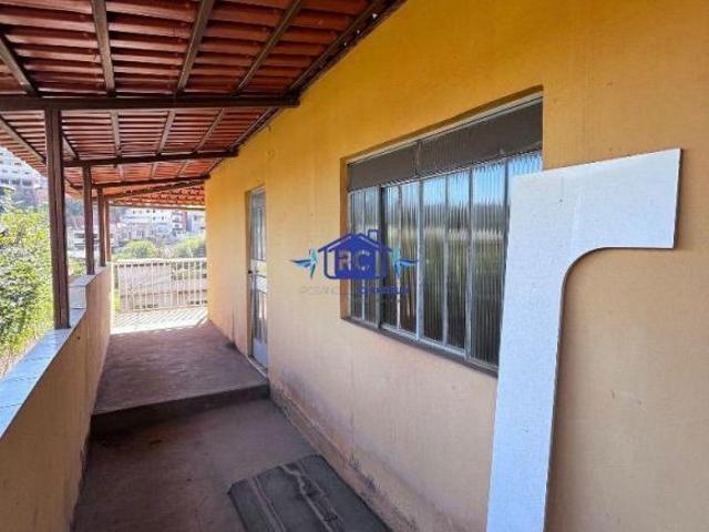 Casa bairro Cachoeira de 03 quartos, sala, cozinha, banheiro, area de serviço e garagem.. Lote 36