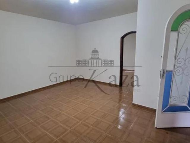 Casa Bairro Itamarati Jacareí 3 Dormitórios 222m²