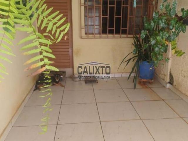 CASA BAIRRO MARTA HELENA