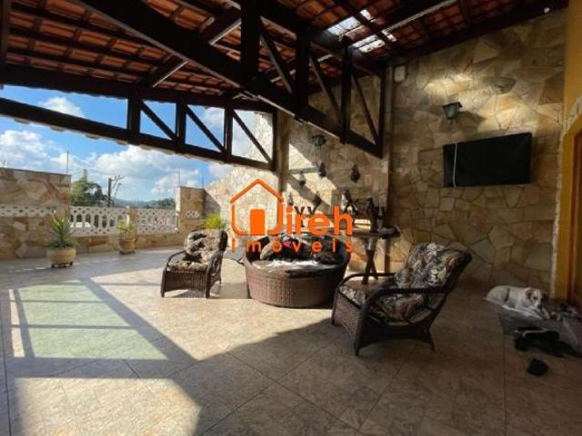 Casa Bairro Roncon, 3 Dormitórios sendo 1 Suíte, 2 Vagas, 300m²