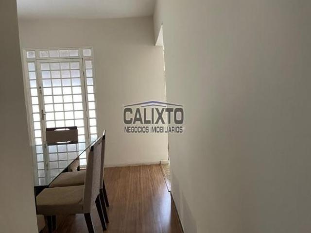 CASA BAIRRO SANTA MÔNICA