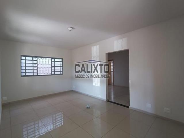 CASA BAIRRO SANTA MÔNICA