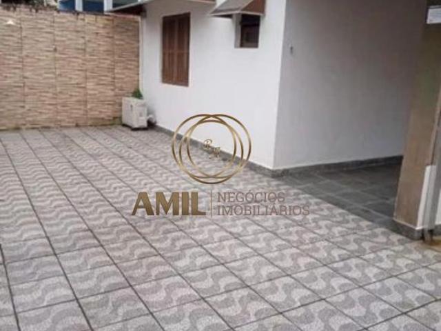 Casa / Bairro Sumaré / 02 dormitórios sendo 01 suíte / 250m²/ Caraguatatuba