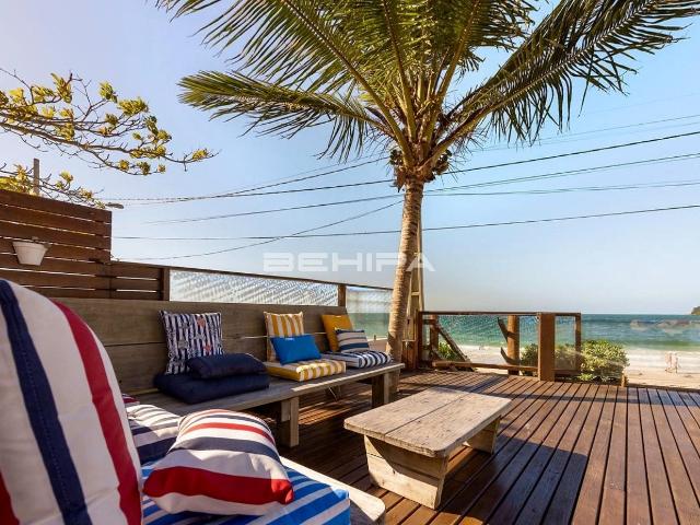 Casa Beira Mar com Piscina na Praia do Centro Bombinhas