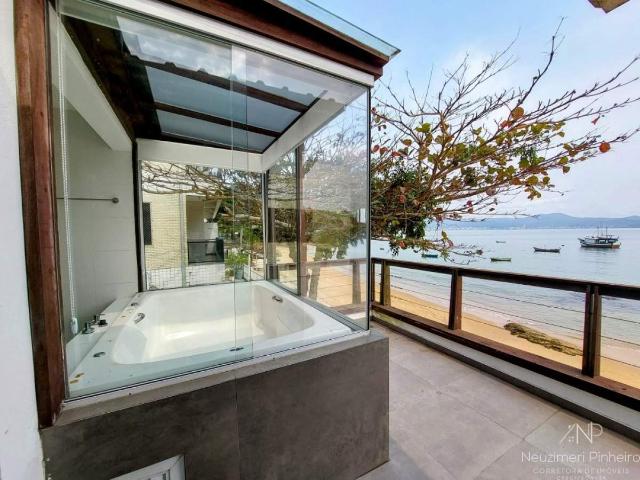 Casa Beira mar no Araça Porto Belo SC