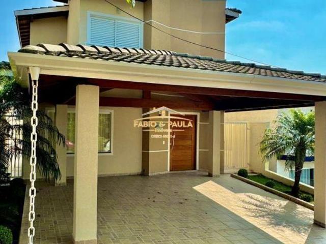 Casa belíssima com 03 dormitórios em Condomínio fechado em Atibaia