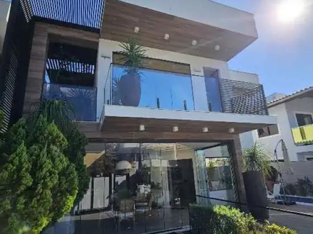 Casa Belíssima Moderna 4/3 suites Impecável atras da Unime