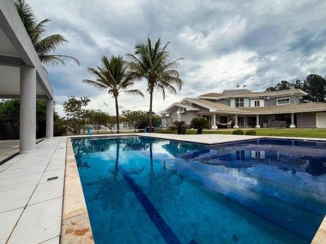 Casa Belissima no Park Way, com 4 suítes e área de lazer completa