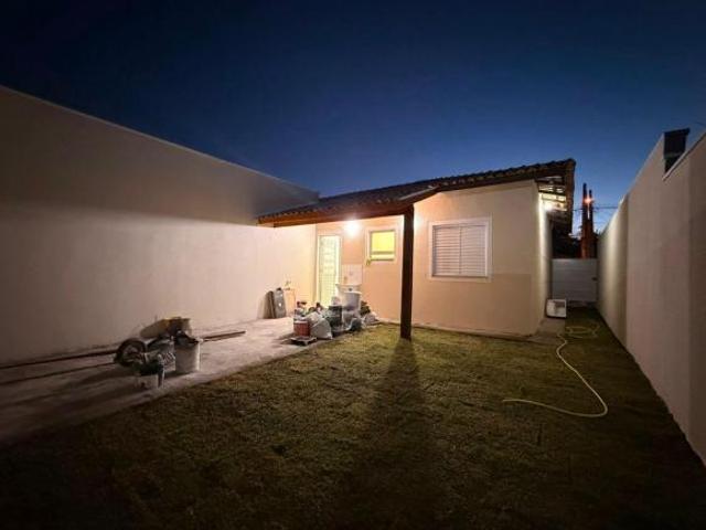 Casa Bella casa terrea em condomínio com corredor e quintal grande 2 dormitórios reformada