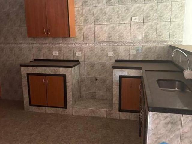 Casa bem conservada em Cotia, duas casas com entradas separadas