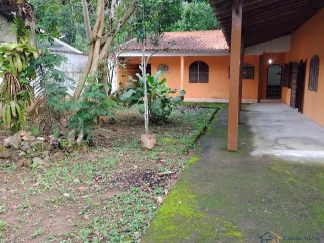 Casa bem espaçosa 3 dormitórios