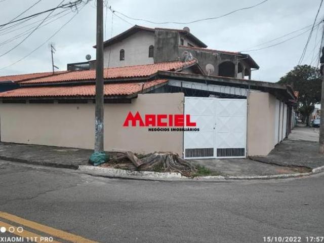 CASA BEM LOCALIZADA DE ESQUINA NO JARDIM IMPERIAL. EXCELENTE PARA RESIDENCIA OU COMERCIO