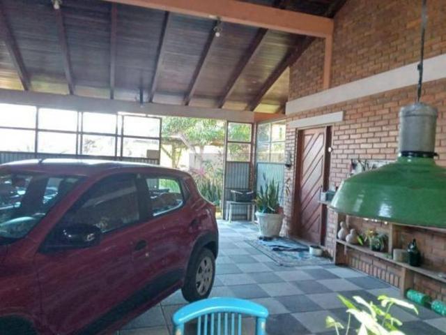 Casa bem localizada em Itapuã Praia da Varzinha