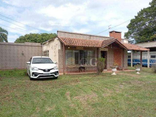 Casa bem localizada em Itapuã