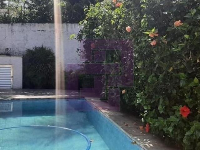 Casa bem localizada.Enseada!
