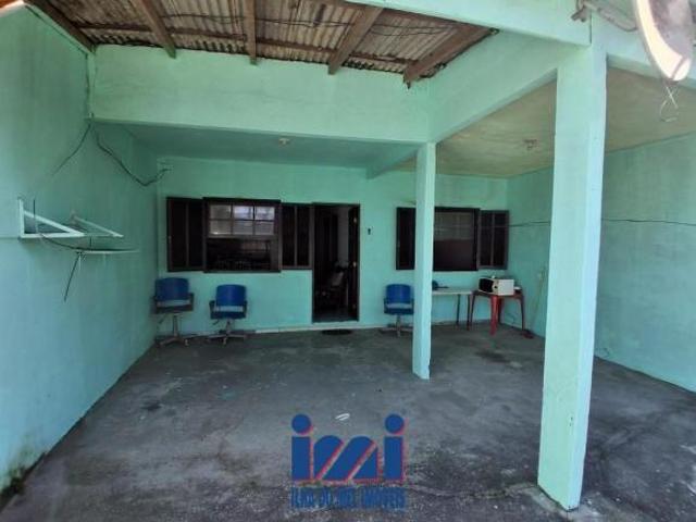 Casa bem localizada próximo a comércios