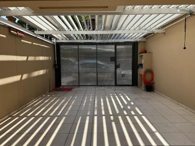Casa Bonfiglioli à venda com 143m², 3 quartos e 4 vagas.FL58