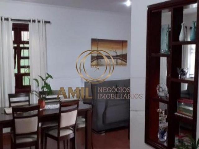 Casa / Bosque dos Eucaliptos / 05 Dormitórios com 01 suíte / 264M²AC / 250M²T