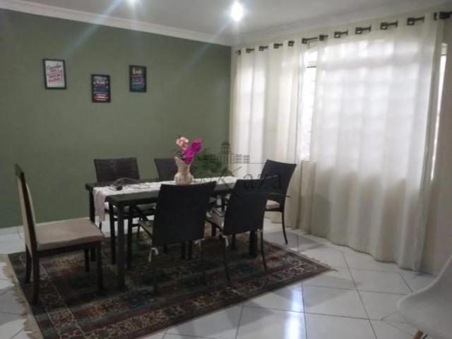 Casa Bosque dos Eucaliptos 3 Dormitórios 200m²