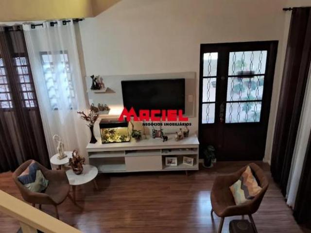 CASA BOSQUE DOS EUCALIPTOS EM EXCELENTE LOCALIZAÇÃO