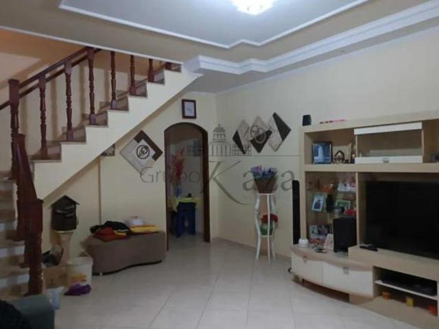 Casa Bosque dos Ypês 3 Dormitórios 180m²