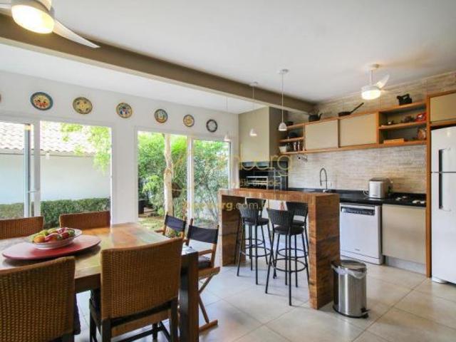 CASA BROOKLIN COM 4 QUARTOS 2 SUÍTES COM QUINTAL 500 A.U
