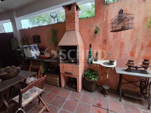 Casa Brooklin velho em localização estratégica !