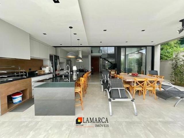 Casa c/4 suites a venda em condominio Acapulco