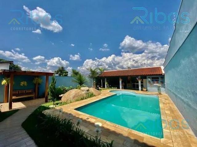 Casa c/ 3 Dorm. Área Gourmet e Piscina no Residencial Flamboyant