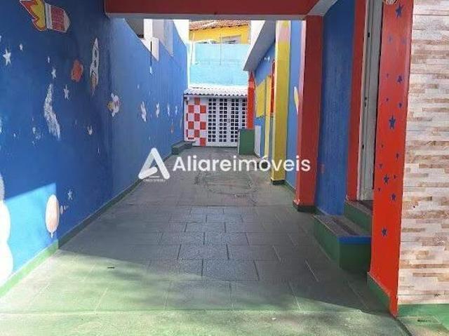 Casa c/ 3 quartos e 5 vagas, 250m², à venda, no bairro Itaquera, por 570.000,00