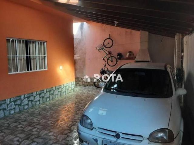 Casa c/ 3 quartos sendo 1 suíte + edícula com 2 quartos completa