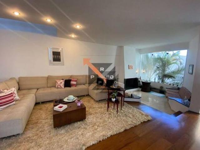 Casa c/ 7 quartos sendo 2 suítes, 3 vagas, Piscina e Churrasqueira no bairro Parque da Mooca