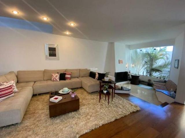 Casa c/ 7 quartos, 2 suítes e 3 vagas, 350m², à venda no bairro Mooca, por 2.500.000,00