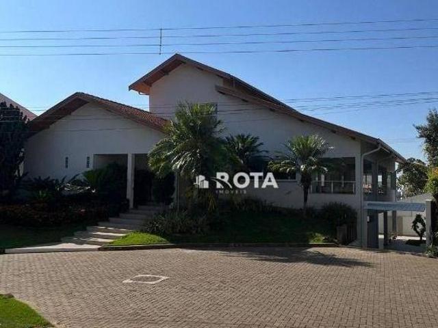 Casa c/ 4 suítes no Cond. Alemac ótima