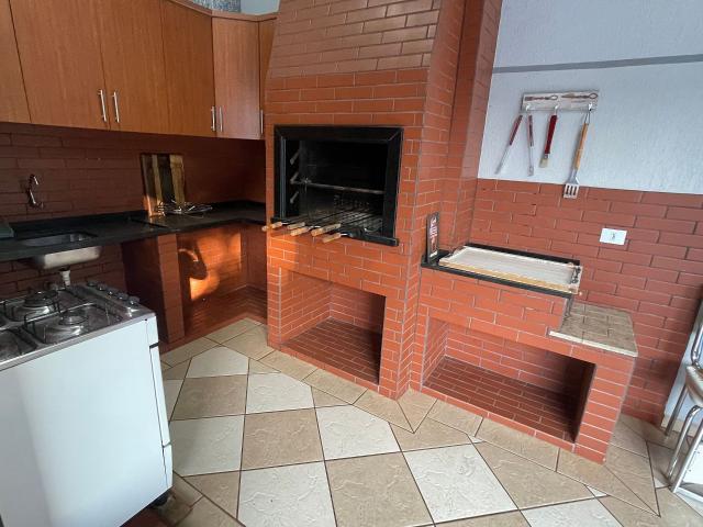 Casa c/ PISCINA E CHURRASQUEIRA em bairro familiar em Foz do Iguaçu