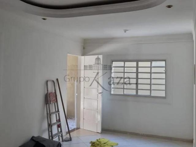 Casa Campos de São José 5 Dormitórios 200m²