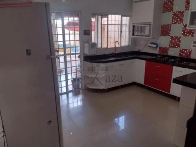 Casa Campos de São José 2 Dormitórios 158m²