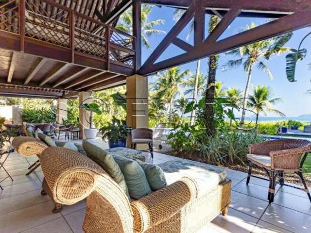 Casa Canto da Baleia, casa alto padrão com 471m², 7 suítes e 4 vagas, de frente para o mar