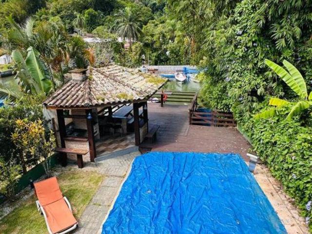 Casa central de Frente para Rio em Boissucanga Oportunidade Única