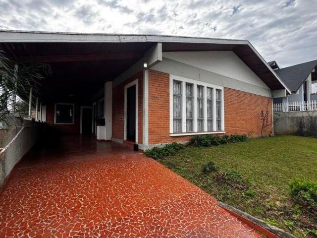 Casa central em Campo Largo próxima ao Max e Mc Donalds