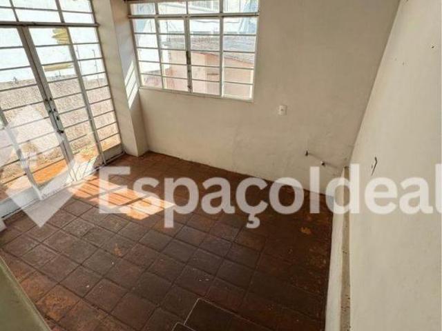 Casa centro, ao lado de todo comercio _ entre Rua 15 com a 25
