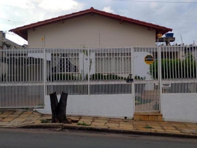 CASA CENTRO DE GOIÂNIA Casa de Rua com 7 Quarto s por R$ 1395000.00 no setor Setor Sul AD34728